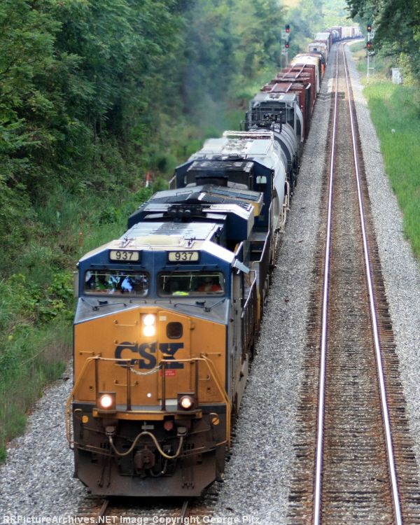 CSX train Q438